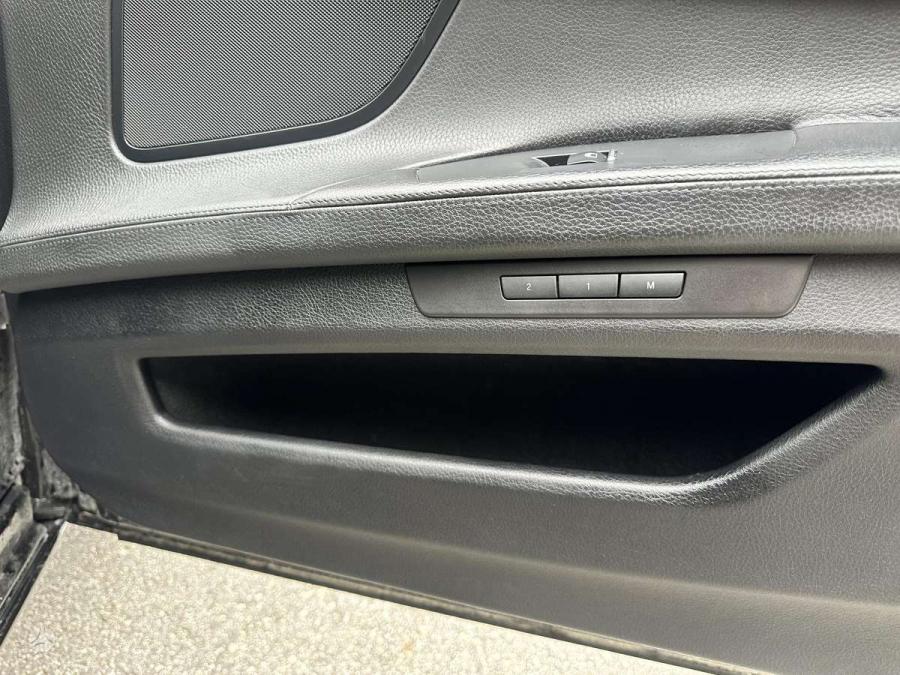 Melns BMW 740 2010 Klaipėda, ar dzinēja tilpumu 2.99 L un nobraukumu 296 tūkst. km par 11000 €, foto 21 vietnē AUTOMOTO.COM.LV