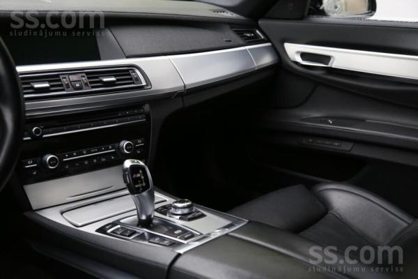 Black BMW 740 2010 in Riga, with an engine capacity of 3.00 L and mileage of 411 thousand km for 8495 €, photo 8 on AUTOMOTO.COM.LV