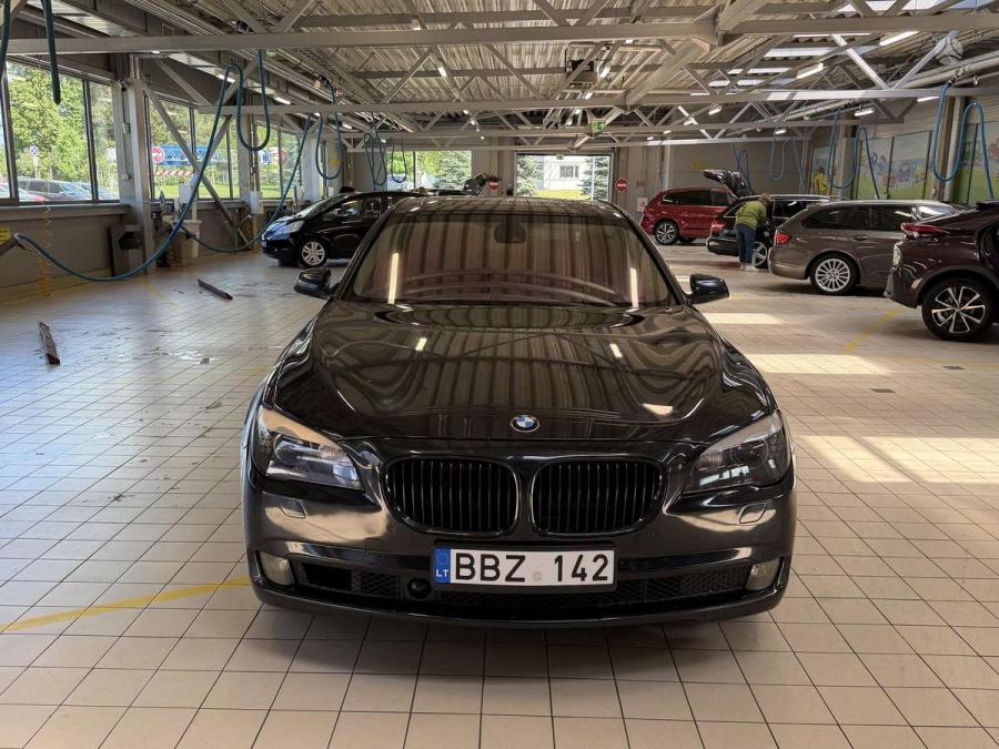 Черный БМВ 740 2010 в Вильнюс, объемом двигателя 2.99 л и пробегом 351 тыс. км за 9000 €, фото 4 на AUTOMOTO.COM.LV