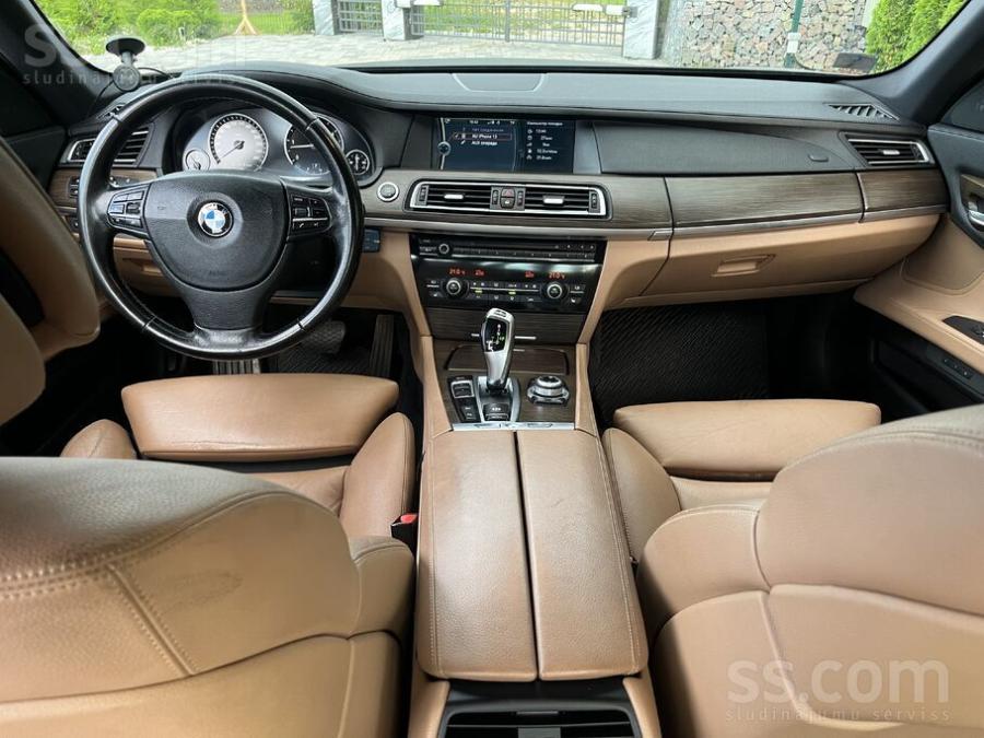 Melns BMW 740 2010 Rīga, ar dzinēja tilpumu 3.00 L un nobraukumu 310 tūkst. km par 11900 €, foto 4 vietnē AUTOMOTO.COM.LV