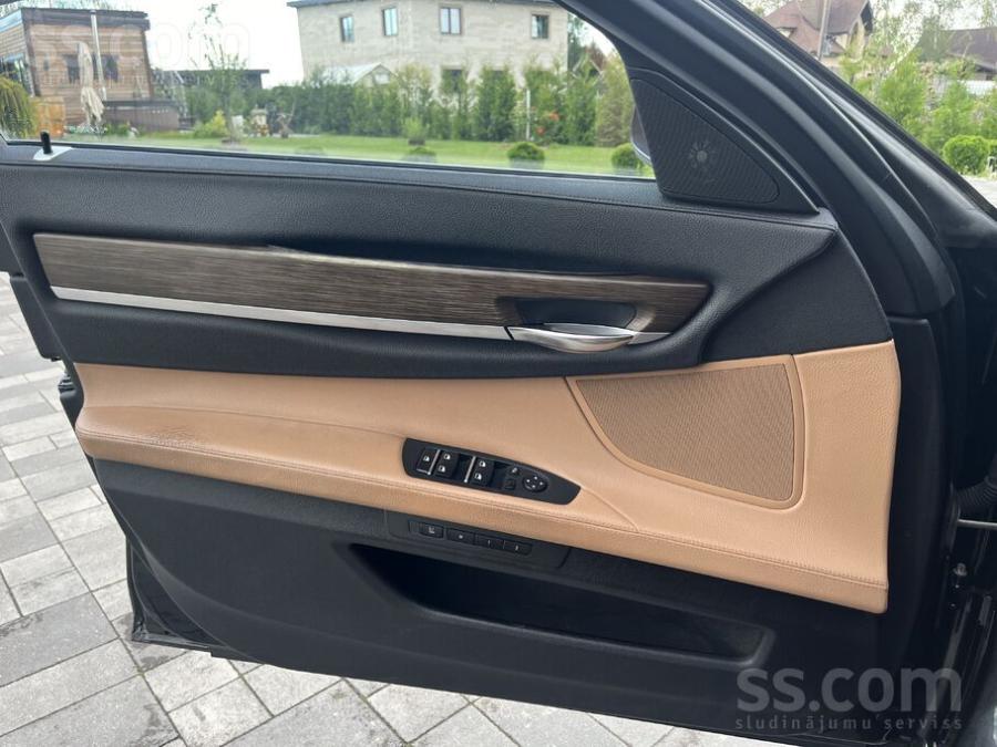 Melns BMW 740 2010 Rīga, ar dzinēja tilpumu 3.00 L un nobraukumu 310 tūkst. km par 11900 €, foto 6 vietnē AUTOMOTO.COM.LV