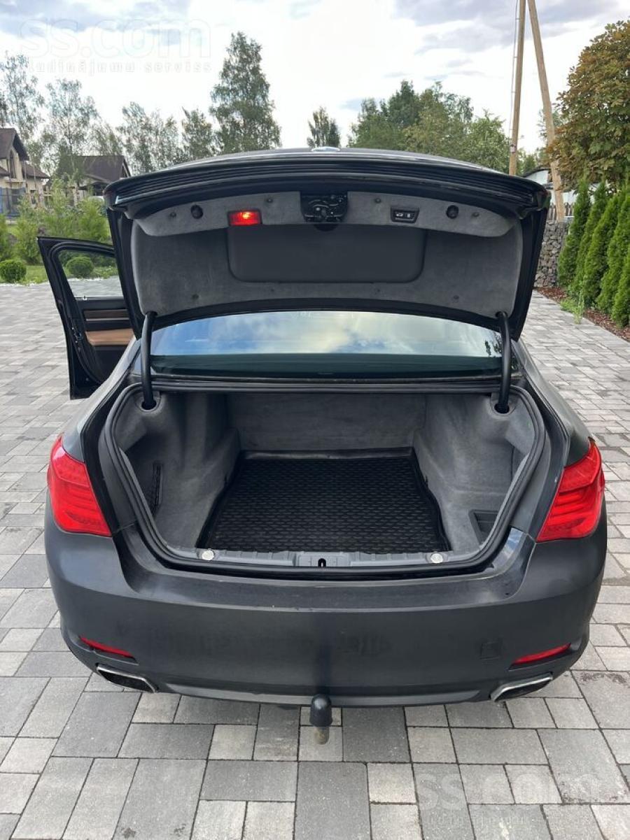 Melns BMW 740 2010 Rīga, ar dzinēja tilpumu 3.00 L un nobraukumu 310 tūkst. km par 11900 €, foto 11 vietnē AUTOMOTO.COM.LV