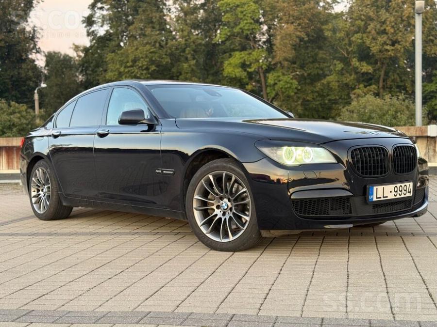 Black BMW 740 2010 in Riga, with an engine capacity of 3.00 L and mileage of 338 thousand km for 10500 €, photo 1 on AUTOMOTO.COM.LV