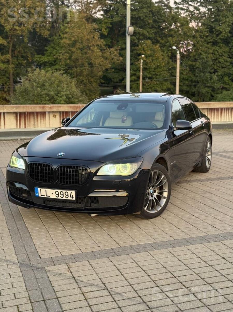 Black BMW 740 2010 in Riga, with an engine capacity of 3.00 L and mileage of 338 thousand km for 10500 €, photo 3 on AUTOMOTO.COM.LV