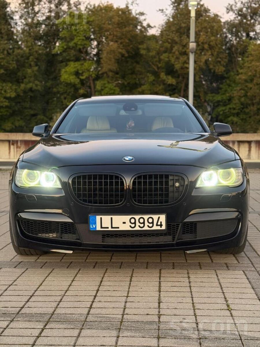 Black BMW 740 2010 in Riga, with an engine capacity of 3.00 L and mileage of 338 thousand km for 10500 €, photo 6 on AUTOMOTO.COM.LV
