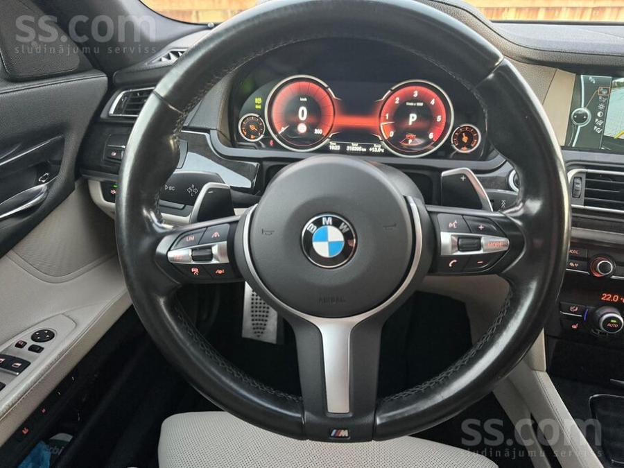 Black BMW 740 2010 in Riga, with an engine capacity of 3.00 L and mileage of 338 thousand km for 10500 €, photo 9 on AUTOMOTO.COM.LV