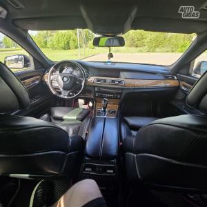 Black BMW 740 2010 in Utena, with an engine capacity of 3.00 L and mileage of 396 thousand km for 8200 €, photo 7 on AUTOMOTO.COM.LV
