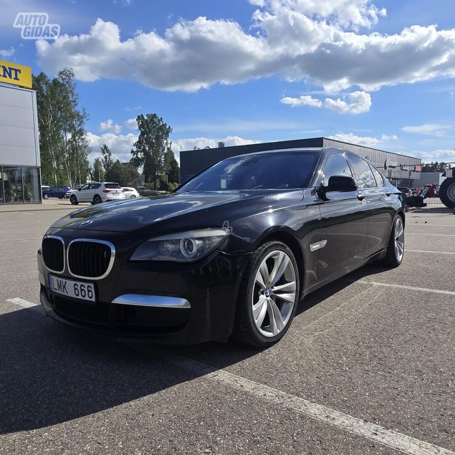 Black BMW 740 2010 in Utena, with an engine capacity of 3.00 L and mileage of 396 thousand km for 8200 €, photo 15 on AUTOMOTO.COM.LV