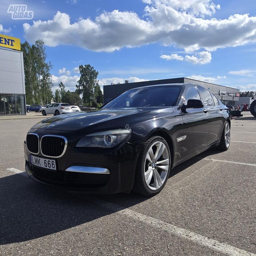 Black BMW 740 2010 in Utena, with an engine capacity of 3.00 L and mileage of 396 thousand km for 8200 €, photo 16 on AUTOMOTO.COM.LV