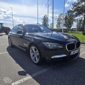 Black BMW 740 2010 in Utena, with an engine capacity of 3.00 L and mileage of 396 thousand km for 8200 €, photo 17 on AUTOMOTO.COM.LV
