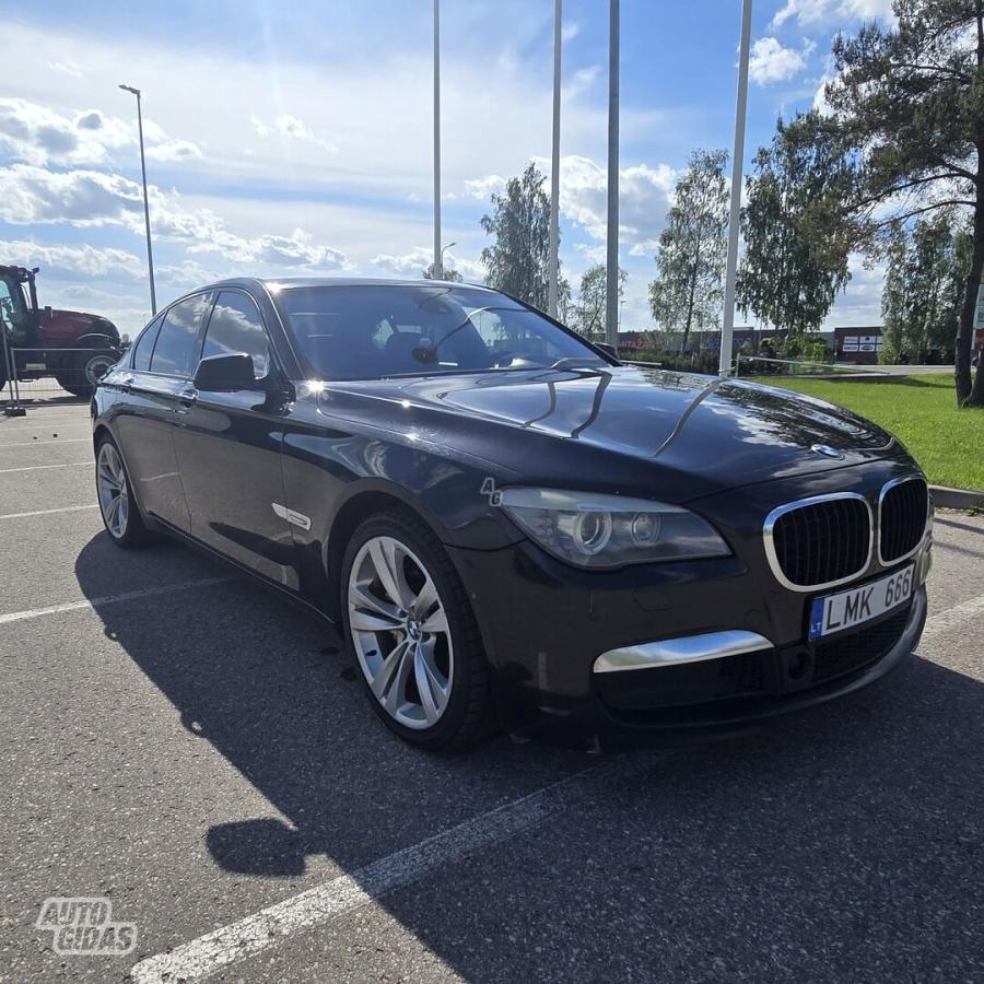 Black BMW 740 2010 in Utena, with an engine capacity of 3.00 L and mileage of 396 thousand km for 8200 €, photo 17 on AUTOMOTO.COM.LV