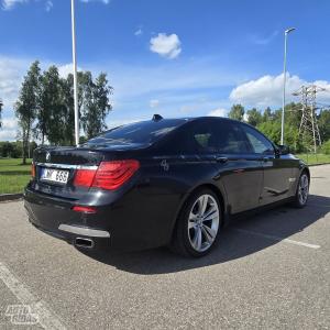 Black BMW 740 2010 in Utena, with an engine capacity of 3.00 L and mileage of 396 thousand km for 8200 €, photo 18 on AUTOMOTO.COM.LV