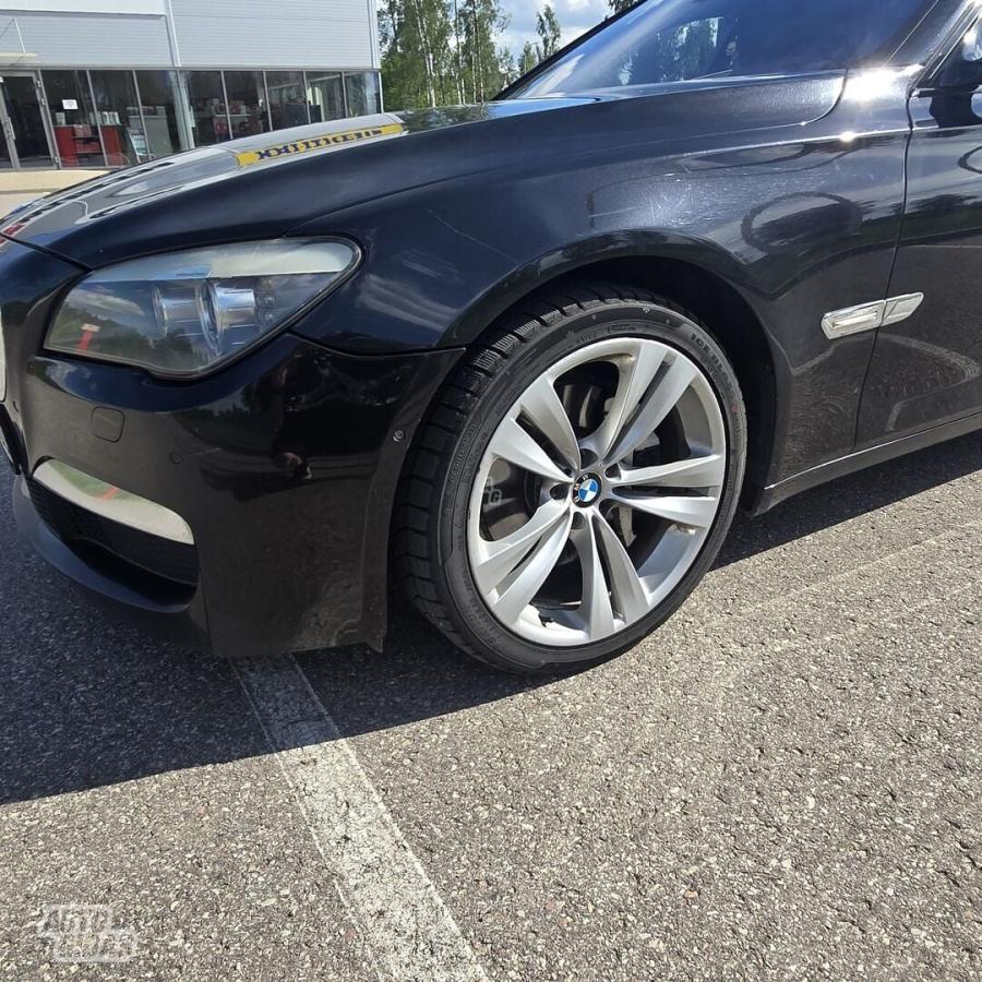 Black BMW 740 2010 in Utena, with an engine capacity of 3.00 L and mileage of 396 thousand km for 8200 €, photo 22 on AUTOMOTO.COM.LV