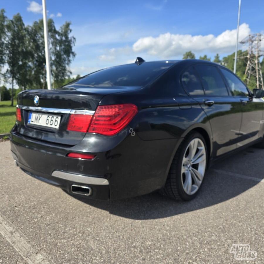 Black BMW 740 2010 in Utena, with an engine capacity of 3.00 L and mileage of 396 thousand km for 8200 €, photo 25 on AUTOMOTO.COM.LV