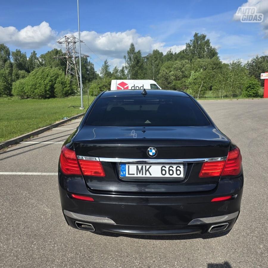 Black BMW 740 2010 in Utena, with an engine capacity of 3.00 L and mileage of 396 thousand km for 8200 €, photo 26 on AUTOMOTO.COM.LV