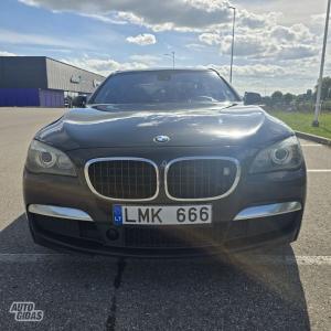 Black BMW 740 2010 in Utena, with an engine capacity of 3.00 L and mileage of 396 thousand km for 8200 €, photo 29 on AUTOMOTO.COM.LV