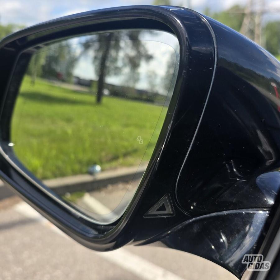 Black BMW 740 2010 in Utena, with an engine capacity of 3.00 L and mileage of 396 thousand km for 8200 €, photo 35 on AUTOMOTO.COM.LV