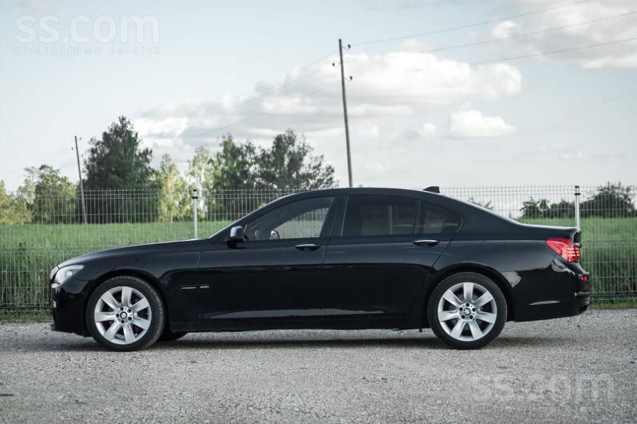 Melns BMW 740 2011 Tukums, ar dzinēja tilpumu 3.00 L un nobraukumu 0 tūkst. km par 14888 €, foto 7 vietnē AUTOMOTO.COM.LV