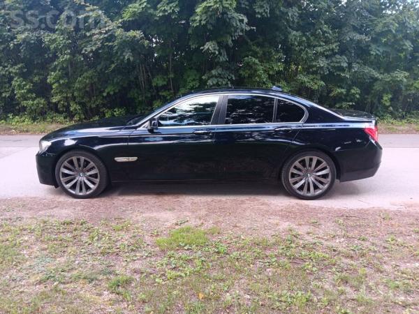 Melns BMW 740 2011 Ogre, ar dzinēja tilpumu 3.00 L un nobraukumu 262 tūkst. km par 12900 €, foto 2 vietnē AUTOMOTO.COM.LV