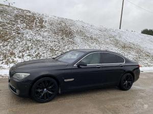 Melns BMW 740 2011 Viļņa, ar dzinēja tilpumu 2.99 L un nobraukumu 304 tūkst. km par 5150 €, foto 2 vietnē AUTOMOTO.COM.LV