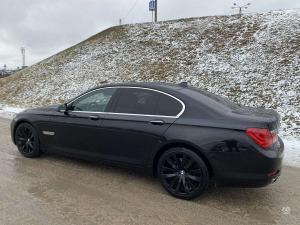 Melns BMW 740 2011 Viļņa, ar dzinēja tilpumu 2.99 L un nobraukumu 304 tūkst. km par 5150 €, foto 3 vietnē AUTOMOTO.COM.LV
