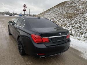 Melns BMW 740 2011 Viļņa, ar dzinēja tilpumu 2.99 L un nobraukumu 304 tūkst. km par 5150 €, foto 4 vietnē AUTOMOTO.COM.LV