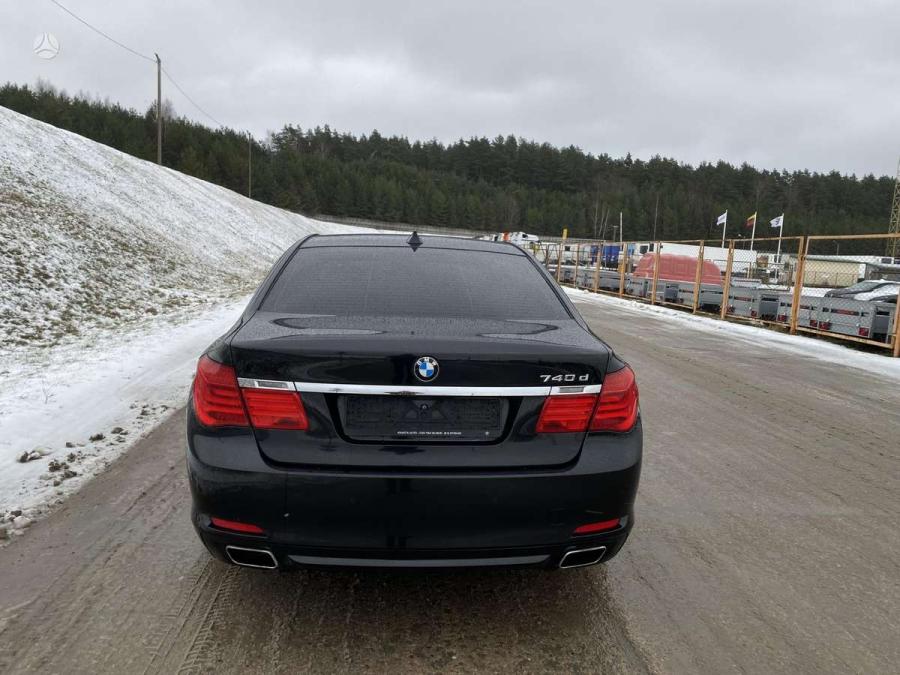 Melns BMW 740 2011 Viļņa, ar dzinēja tilpumu 2.99 L un nobraukumu 304 tūkst. km par 5150 €, foto 5 vietnē AUTOMOTO.COM.LV