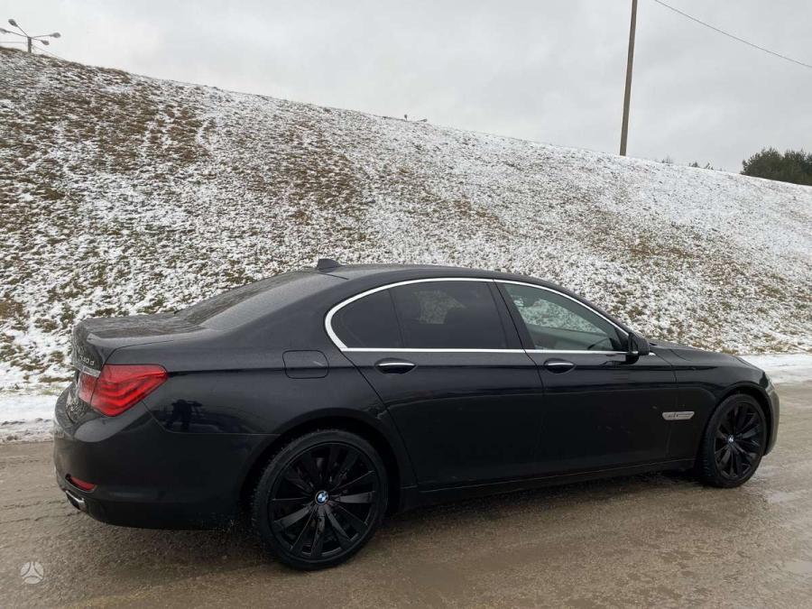 Melns BMW 740 2011 Viļņa, ar dzinēja tilpumu 2.99 L un nobraukumu 304 tūkst. km par 5150 €, foto 7 vietnē AUTOMOTO.COM.LV