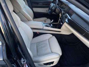 Melns BMW 740 2011 Viļņa, ar dzinēja tilpumu 2.99 L un nobraukumu 304 tūkst. km par 5150 €, foto 11 vietnē AUTOMOTO.COM.LV