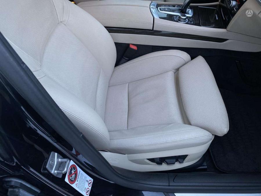 Melns BMW 740 2011 Viļņa, ar dzinēja tilpumu 2.99 L un nobraukumu 304 tūkst. km par 5150 €, foto 12 vietnē AUTOMOTO.COM.LV