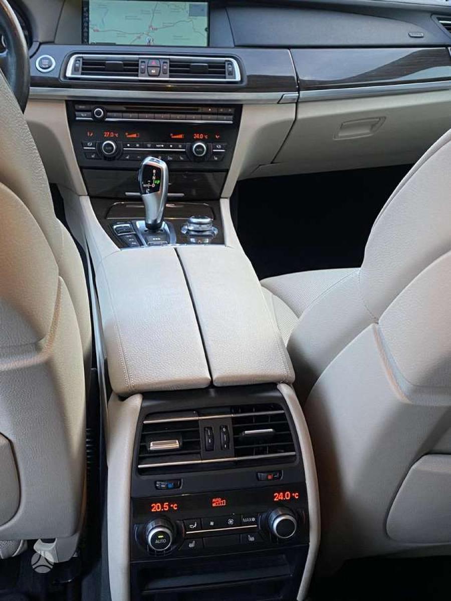 Melns BMW 740 2011 Viļņa, ar dzinēja tilpumu 2.99 L un nobraukumu 304 tūkst. km par 5150 €, foto 17 vietnē AUTOMOTO.COM.LV