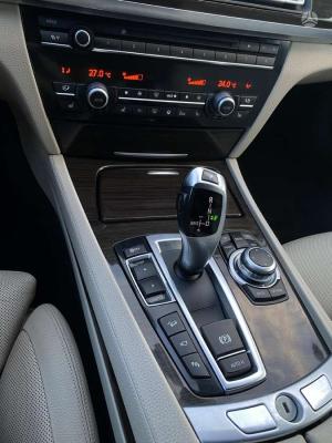 Melns BMW 740 2011 Viļņa, ar dzinēja tilpumu 2.99 L un nobraukumu 304 tūkst. km par 5150 €, foto 18 vietnē AUTOMOTO.COM.LV