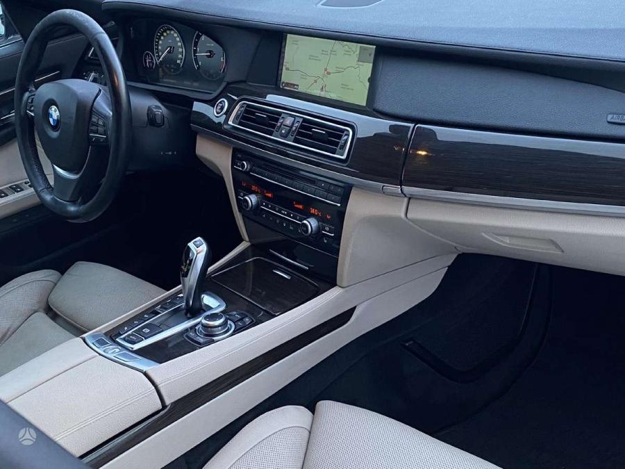 Melns BMW 740 2011 Viļņa, ar dzinēja tilpumu 2.99 L un nobraukumu 304 tūkst. km par 5150 €, foto 29 vietnē AUTOMOTO.COM.LV