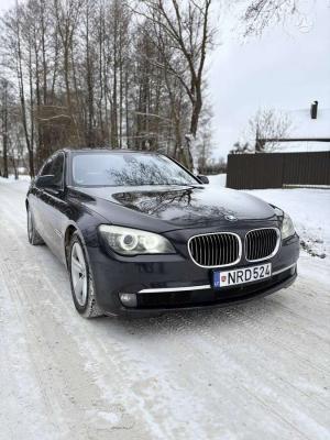 Melns BMW 740 2011 Viļņa, ar dzinēja tilpumu 2.99 L un nobraukumu 435 tūkst. km par 8000 €, foto  vietnē AUTOMOTO.COM.LV