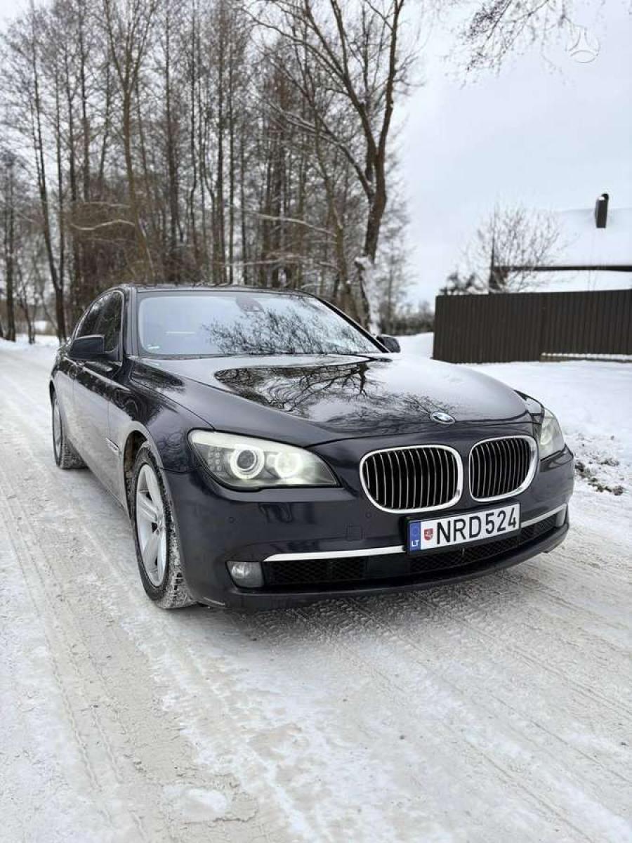 Black BMW 740 2011 in Vilnius, with an engine capacity of 2.99 L and mileage of 435 thousand km for 8000 €, photo 1 on AUTOMOTO.COM.LV