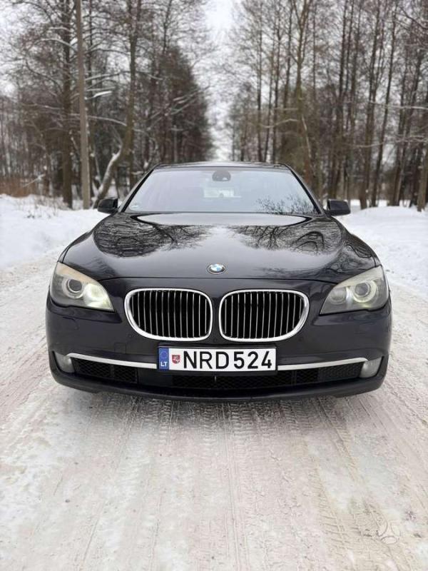 Melns BMW 740 2011 Viļņa, ar dzinēja tilpumu 2.99 L un nobraukumu 435 tūkst. km par 8000 €, foto 3 vietnē AUTOMOTO.COM.LV