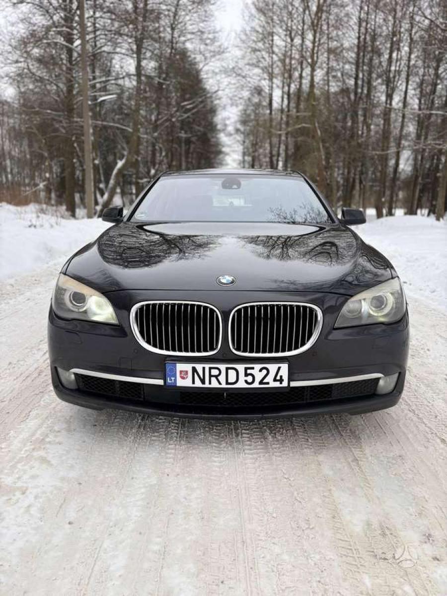 Black BMW 740 2011 in Vilnius, with an engine capacity of 2.99 L and mileage of 435 thousand km for 8000 €, photo 3 on AUTOMOTO.COM.LV