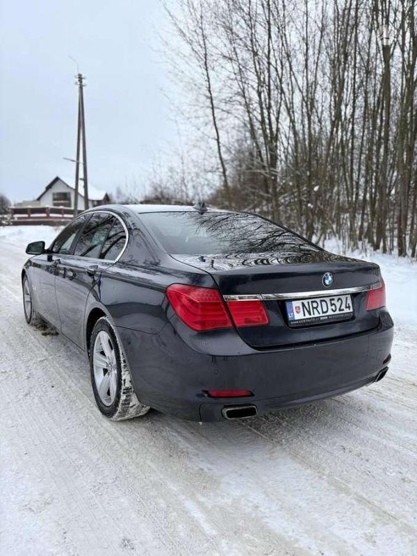 Melns BMW 740 2011 Viļņa, ar dzinēja tilpumu 2.99 L un nobraukumu 435 tūkst. km par 8000 €, foto 5 vietnē AUTOMOTO.COM.LV