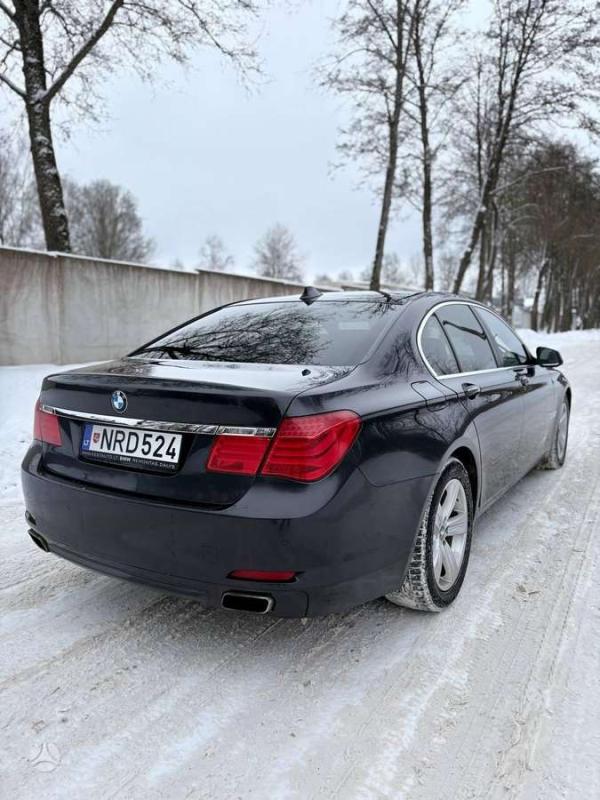 Melns BMW 740 2011 Viļņa, ar dzinēja tilpumu 2.99 L un nobraukumu 435 tūkst. km par 8000 €, foto 6 vietnē AUTOMOTO.COM.LV