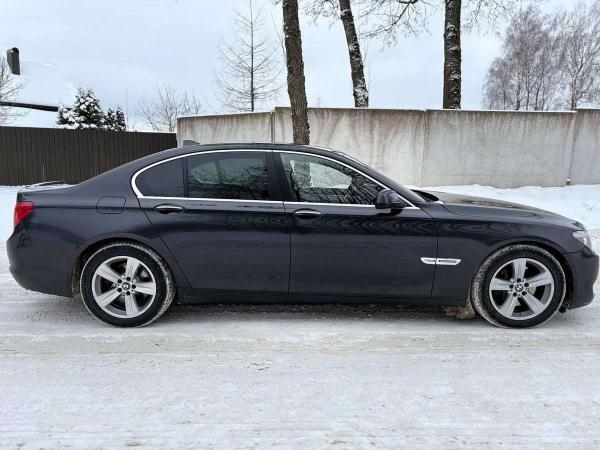 Melns BMW 740 2011 Viļņa, ar dzinēja tilpumu 2.99 L un nobraukumu 435 tūkst. km par 8000 €, foto 7 vietnē AUTOMOTO.COM.LV