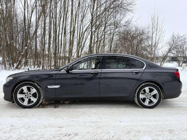 Melns BMW 740 2011 Viļņa, ar dzinēja tilpumu 2.99 L un nobraukumu 435 tūkst. km par 8000 €, foto 8 vietnē AUTOMOTO.COM.LV