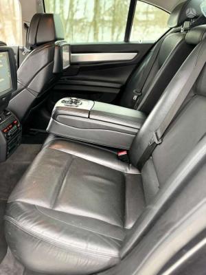 Black BMW 740 2011 in Vilnius, with an engine capacity of 2.99 L and mileage of 435 thousand km for 8000 €, photo 13 on AUTOMOTO.COM.LV