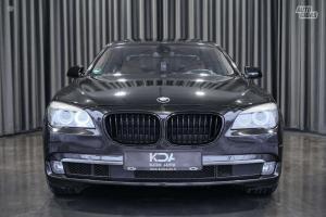 Black BMW 740 2011 in Marijampole, with an engine capacity of 3.00 L and mileage of 219 thousand km for 13850 €, photo 3 on AUTOMOTO.COM.LV