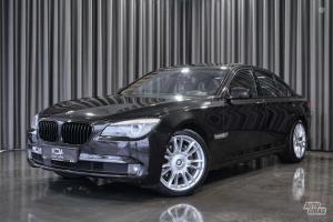Black BMW 740 2011 in Marijampole, with an engine capacity of 3.00 L and mileage of 219 thousand km for 13850 €, photo 5 on AUTOMOTO.COM.LV