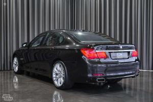 Black BMW 740 2011 in Marijampole, with an engine capacity of 3.00 L and mileage of 219 thousand km for 13850 €, photo 8 on AUTOMOTO.COM.LV