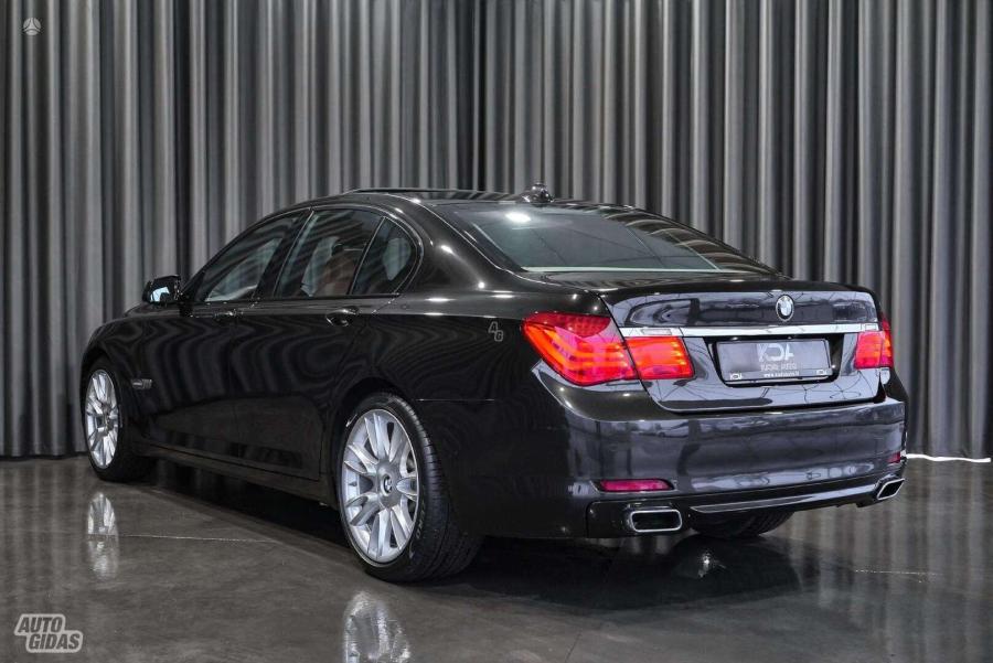 Black BMW 740 2011 in Marijampole, with an engine capacity of 3.00 L and mileage of 219 thousand km for 13850 €, photo 8 on AUTOMOTO.COM.LV