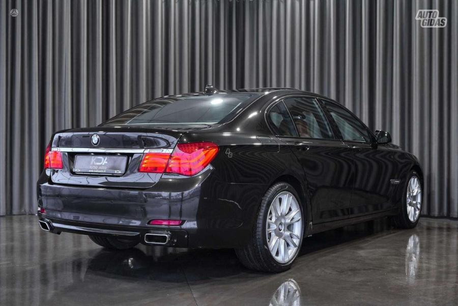 Black BMW 740 2011 in Marijampole, with an engine capacity of 3.00 L and mileage of 219 thousand km for 13850 €, photo 12 on AUTOMOTO.COM.LV