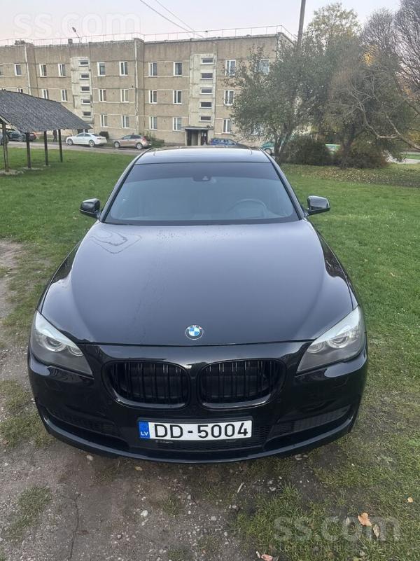 Black BMW 740 2011 in Talsi, with an engine capacity of 3.00 L and mileage of 260 thousand km for 15000 €, photo 2 on AUTOMOTO.COM.LV