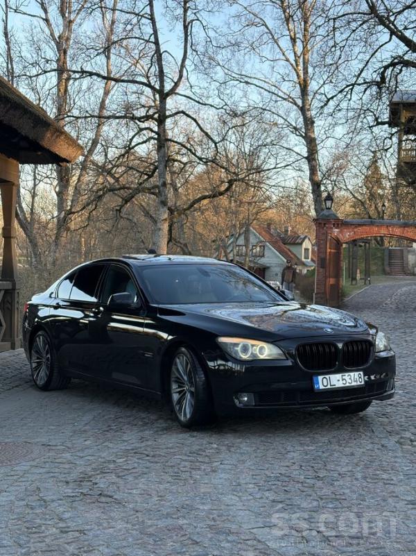 Black BMW 740 2011 in Kuldiga, with an engine capacity of 3.00 L and mileage of 0 thousand km for 9990 €, photo 3 on AUTOMOTO.COM.LV