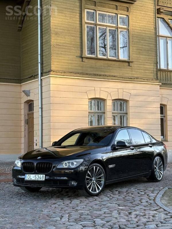 Black BMW 740 2011 in Kuldiga, with an engine capacity of 3.00 L and mileage of 0 thousand km for 9990 €, photo 4 on AUTOMOTO.COM.LV